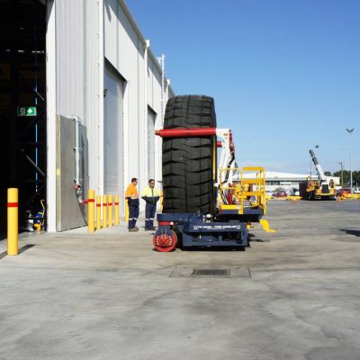 TH15000 Workshop Tyre Handler : Hedweld